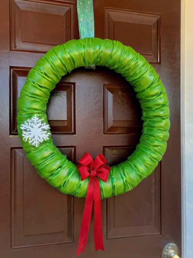 16 Grinch Christmas Wreath Ideas: Easy, Elegant, and Whimsical Holiday ...