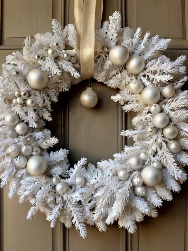 15+ White Christmas Wreath Ideas: Modern, Rustic, and Unique ...