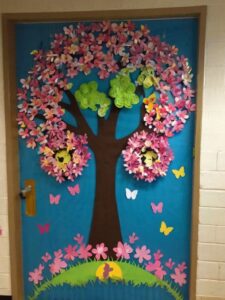 16 Best Spring Classroom Door Ideas: Brighten Up Your Classroom - Homezillo