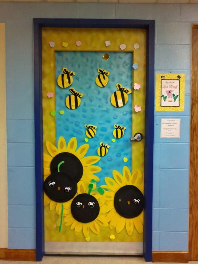 16 Best Spring Classroom Door Ideas: Brighten Up Your Classroom - Homezillo