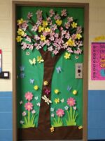 16 Best Spring Classroom Door Ideas: Brighten Up Your Classroom - Homezillo