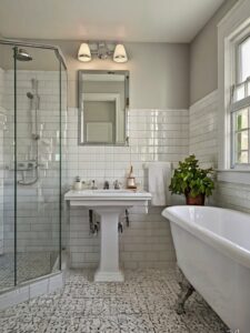 15+ Small White Bathroom Ideas to Maximize Space(Easy Tips) - Homezillo